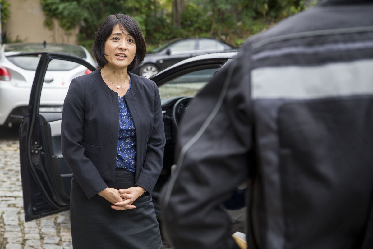 Mitsuko dá dinheiro a Anderson para ele se afastar de Tina | vem por aí ...