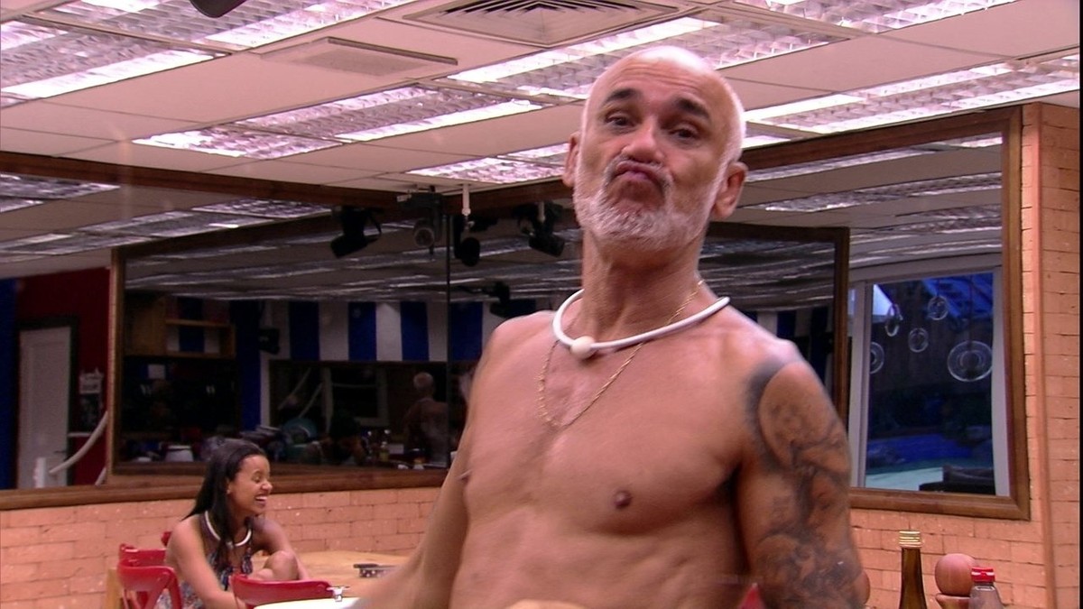 Ayrton anuncia que vai tirar a barba e Paula incentiva | agora na casa ...