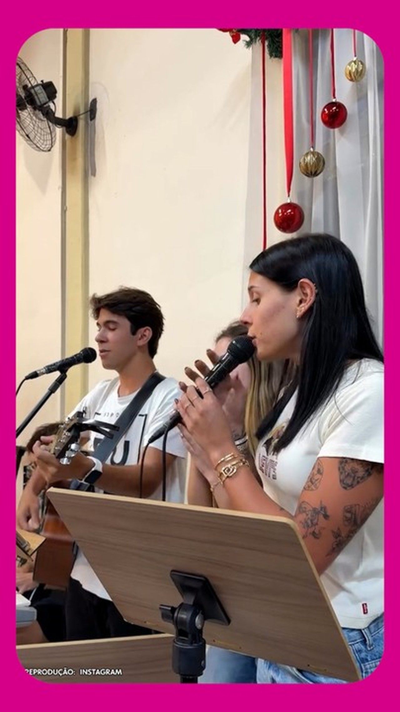 Ana Castela canta durante missa | Gshow