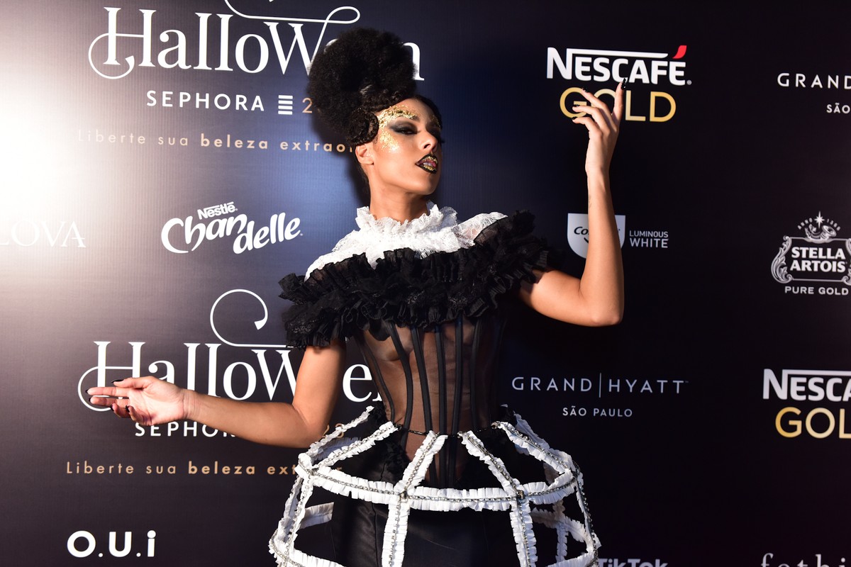 Yara Charry arrasa no look em festa de Halloween, em São Paulo ...