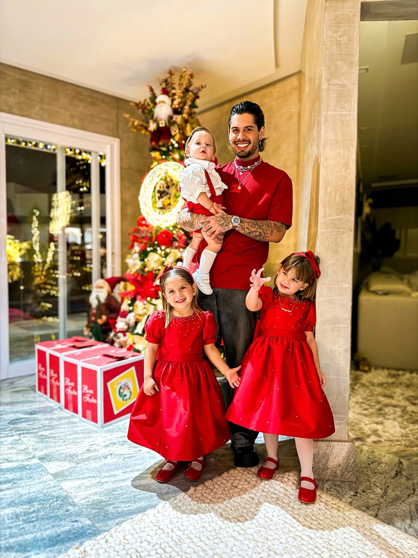 Zé Felipe compartilha foto com os filhos e Ana Castela no Natal: 'Meu ...