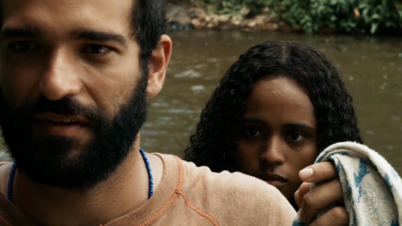 Renascer: José Inocêncio e Maria Santa se beijam e cena agita a web; veja