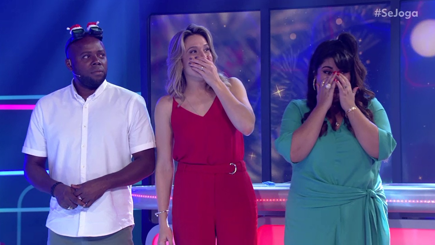 'Se Joga': apresentadores se emocionam com coral de Natal | TV | gshow