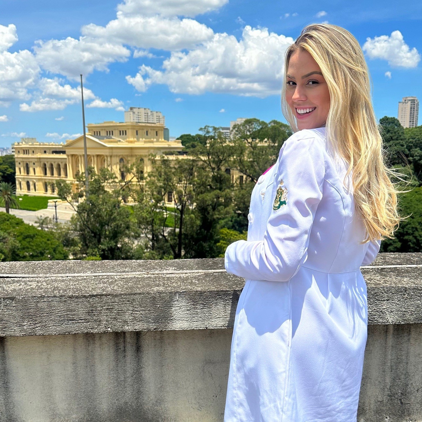 Isabella Cecchi celebra primeiro dia como interna de Medicina: 'Mais ...