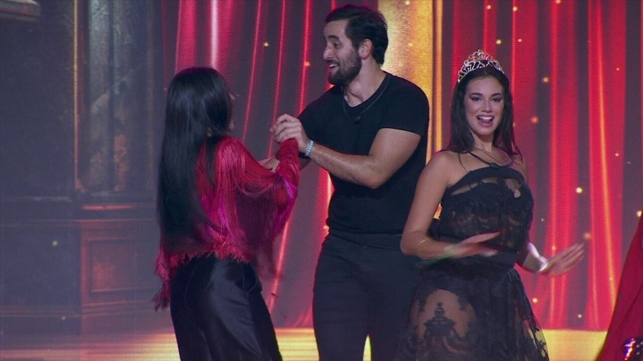 Na Festa da Líder do BBB 24, Isabelle e Matteus dançam juntos | festa ...