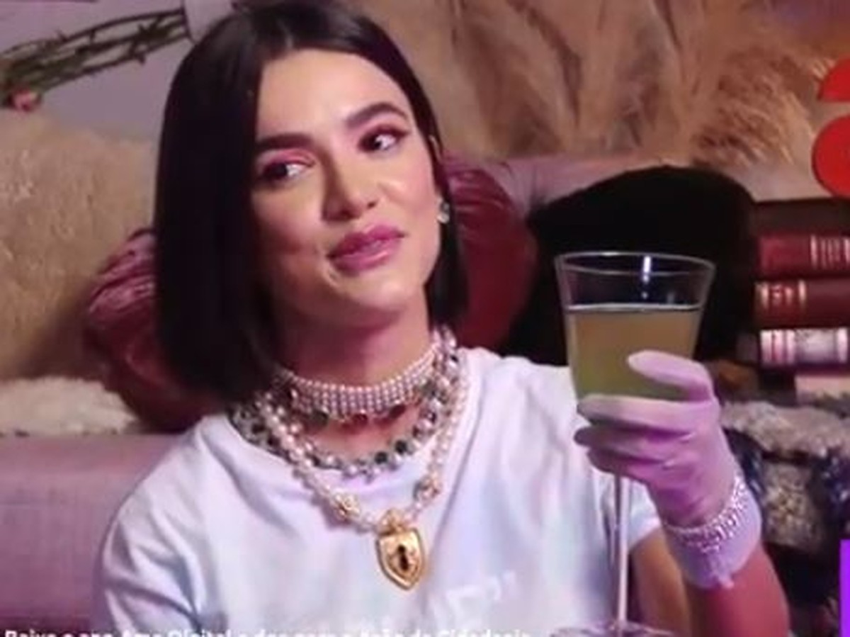 Manu Gavassi canta música, a pedido de Camila Coutinho, sobre ex que a ...