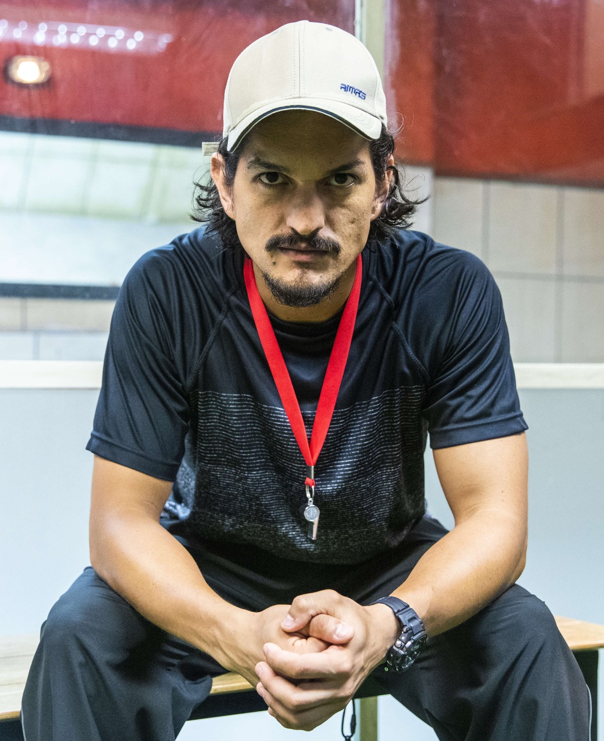 Bryan aprisiona Santiago em centro de treinamento | vem por aí | gshow