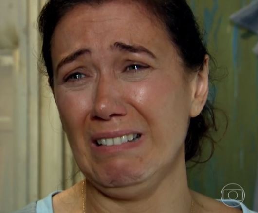 Griselda recebe notícia de morte de Amália e tem crise nervosa | Gshow
